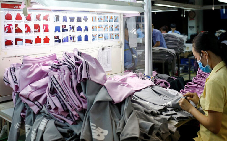 Ngành May Mặc Việt Nam: Từ Làng Nghề đến Quốc Tế